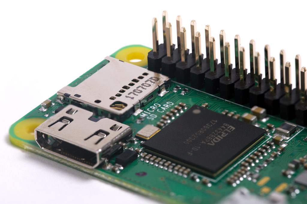 Raspberry Pi Zero WH ajoute un port GPIO pré-soudé à 40 broches