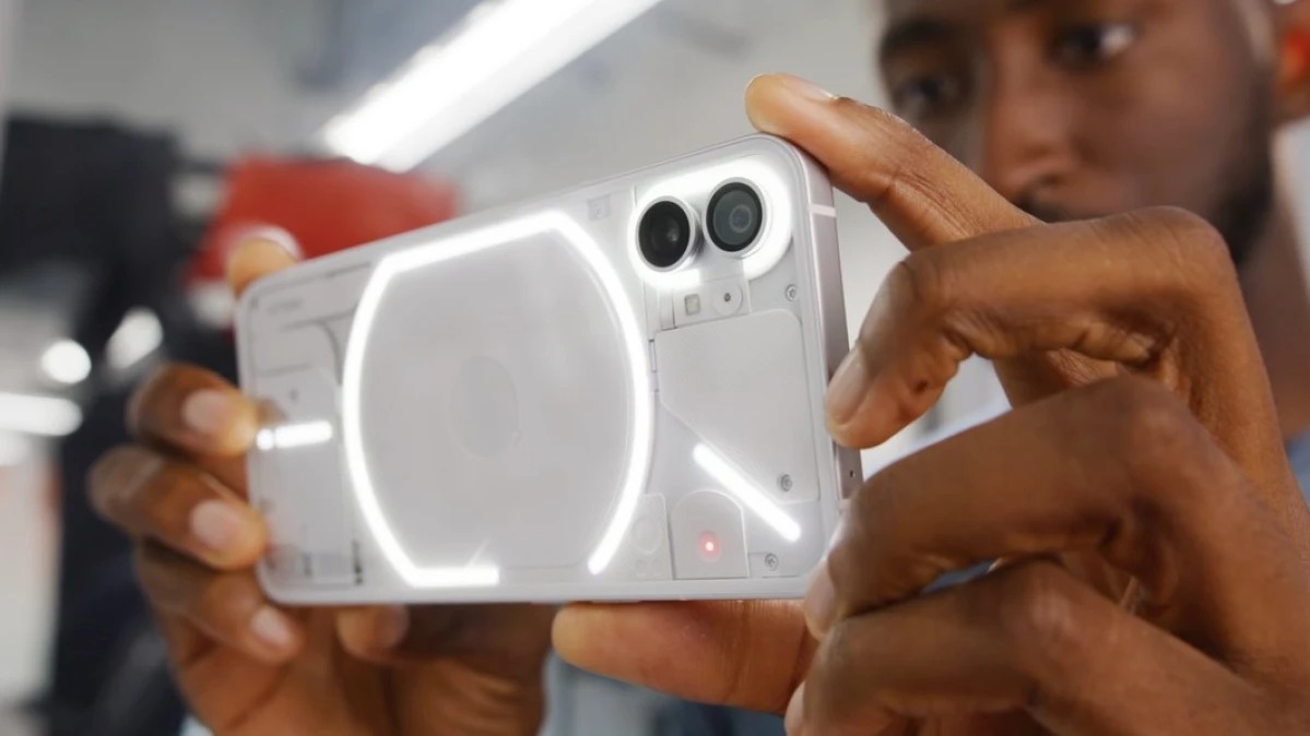 Voici à quoi les 900 LEDs à l'arrière du Nothing phone (1) peuvent servir